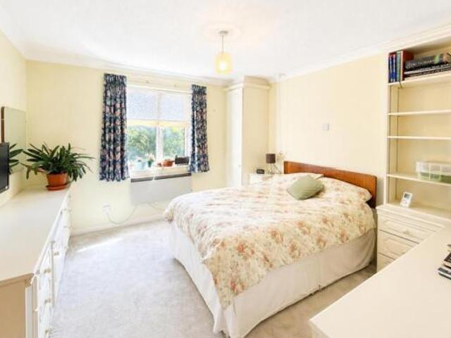 1 bedroom retirement property for sale in Chelmsford Road, Shenfield, Brentwood, CM15