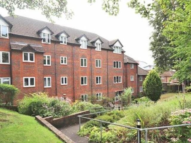 1 Bedroom Retirement Property For Sale In Clockhouse Road, Farnborough