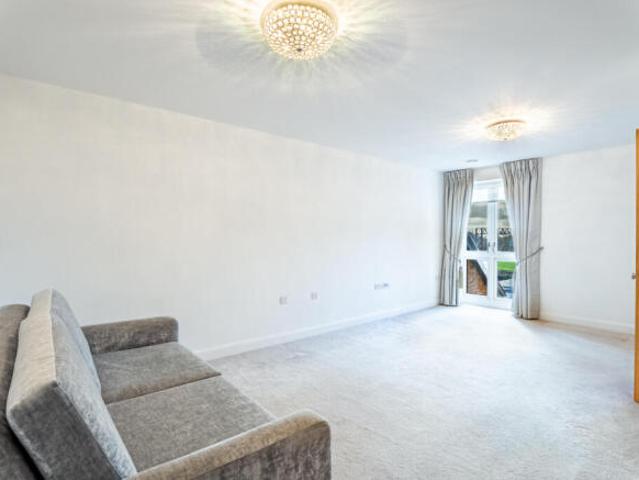 1 bedroom retirement property for sale in Eleanor House, 232 London Road, St. Albans, Hertfordshire, AL1