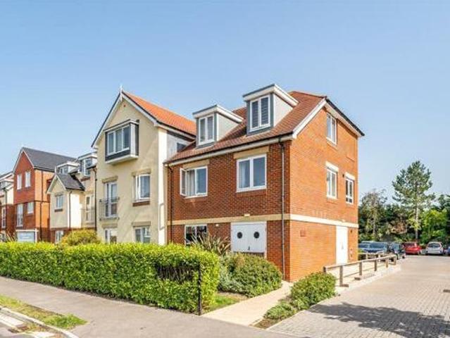 1 Bedroom Retirement Property For Sale In Highcliffe