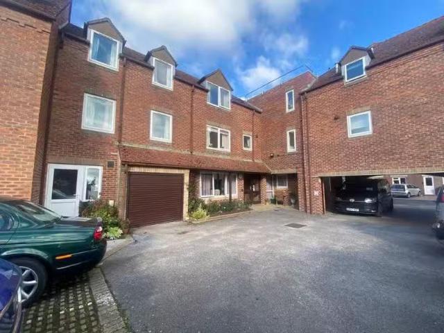 1 bedroom retirement property for sale in Hillyard Court, Mill.