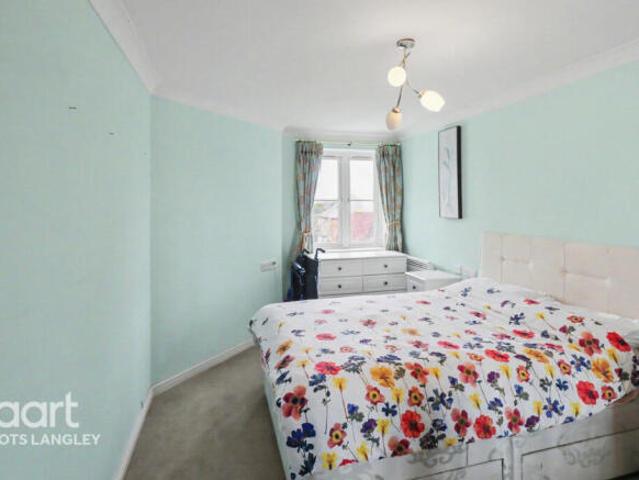 1 bedroom retirement property for sale in Holtsmere Close, Watford, WD25