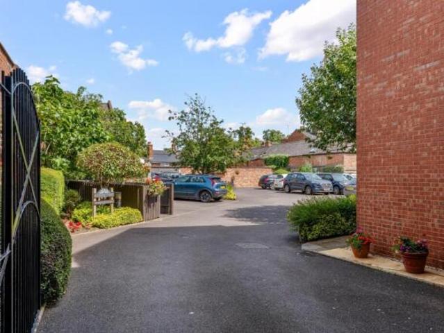 1 bedroom retirement property for sale in Kenilworth Street, Leamington Spa, CV32