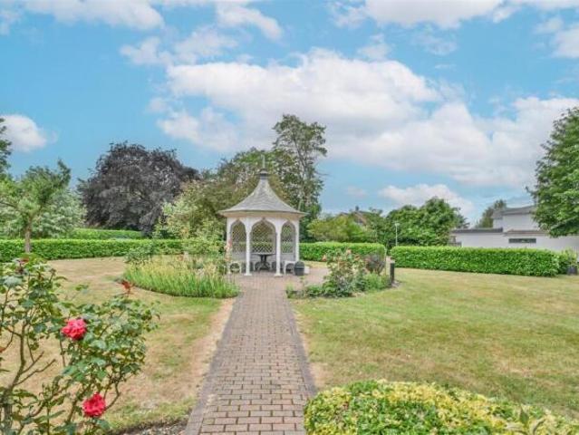 1 bedroom retirement property for sale in Sawyers Hall Lane, Brentwood, CM15