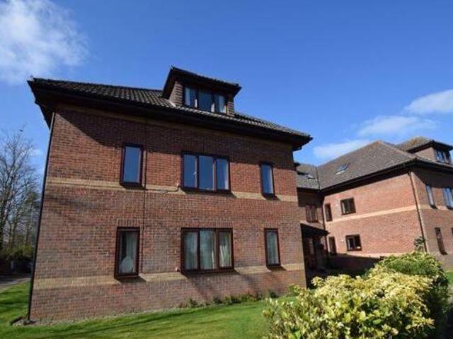 1 Bedroom Retirement Property For Sale In St. Mary´s Close, Alton