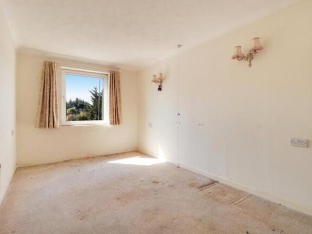 1 bedroom retirement property for sale in Station Road, Thorpe Bay, SS1