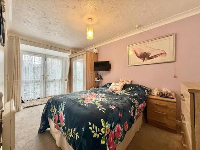 1 bedroom retirement property for sale in Sunfield Close, Ipswich, IP4
