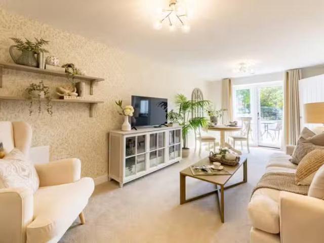 1 bedroom retirement property for rent in Alcester Road, Strat.