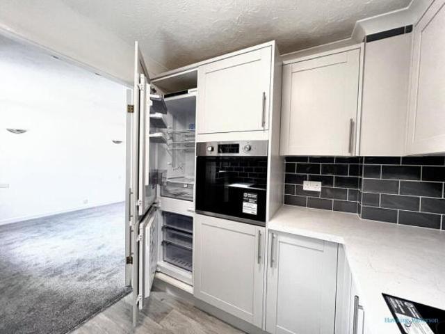 1 bedroom retirement property for rent in Barons Court, Solihull B92 8LL, B92