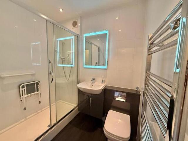 1 bedroom retirement property for rent in Chelmsford Road, Shenfield, Brentwood, CM15