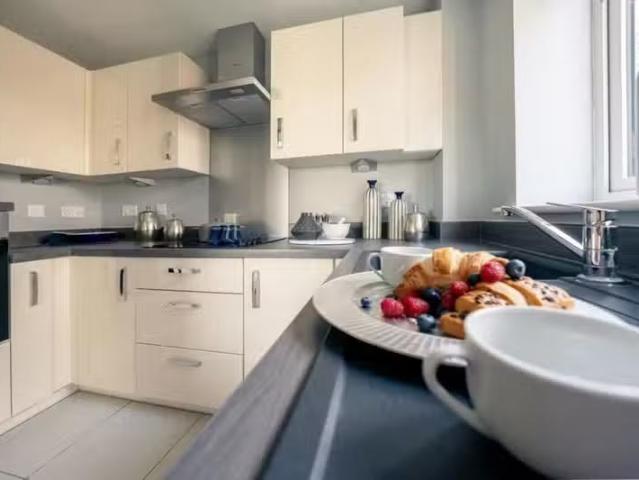 1 bedroom retirement property for rent in Connaught Close, Str.