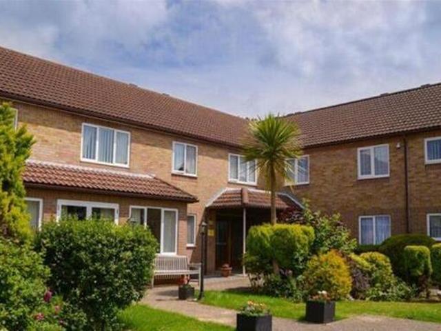 1 Bedroom Retirement Property For Rent In Coppins Road, Clacton on sea