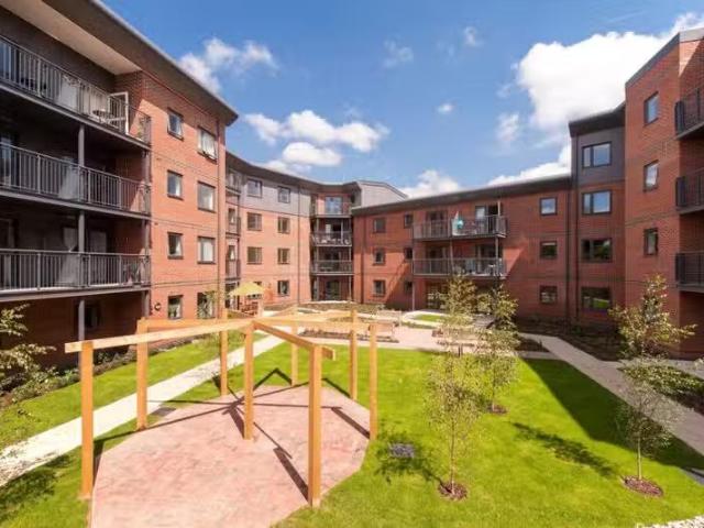 1 bedroom retirement property for rent in High Street Hanham.