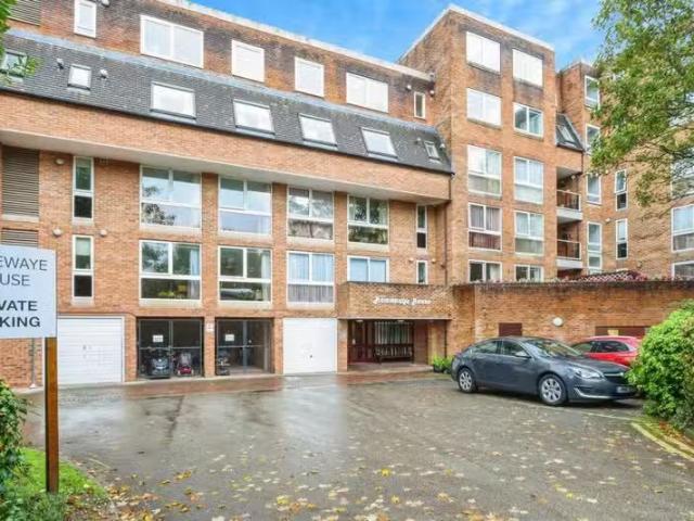 1 bedroom retirement property for rent in Homewaye House, West.