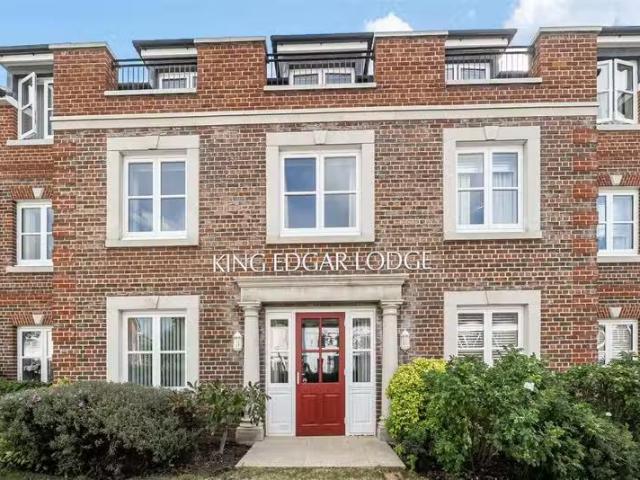 1 bedroom retirement property for rent in King Edgar Lodge, Ri.