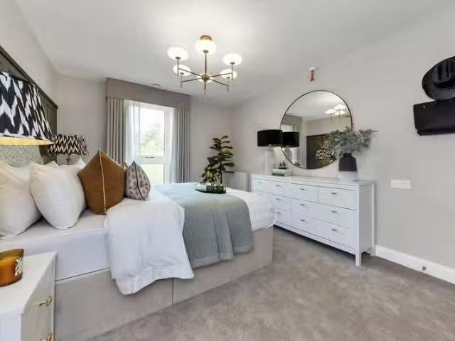 1 bedroom retirement property for rent in Lester Road, Aylesbu.