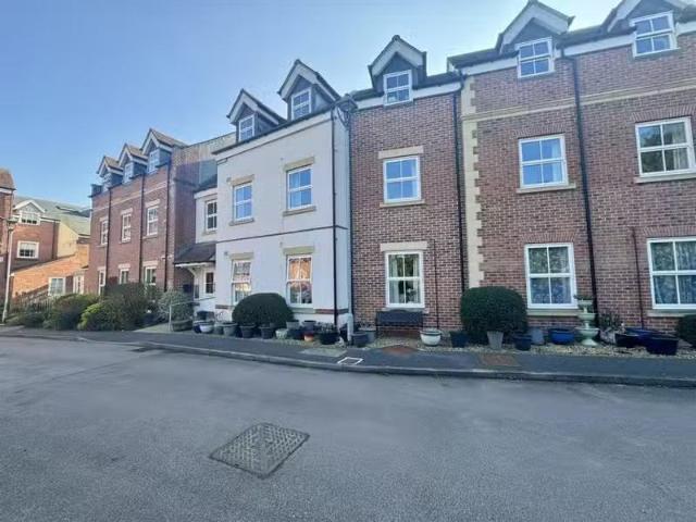 1 bedroom retirement property for rent in Stokes Mews, Newent.