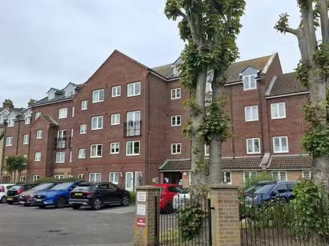 1 bedroom retirement property for rent in Station Road, Clacto.