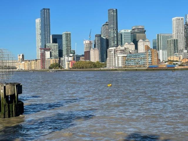 1 Bedroom Riverside Apartment with Thames Views