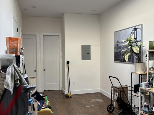 1 bedroom w/ private bathroom avail in Ridgewood!