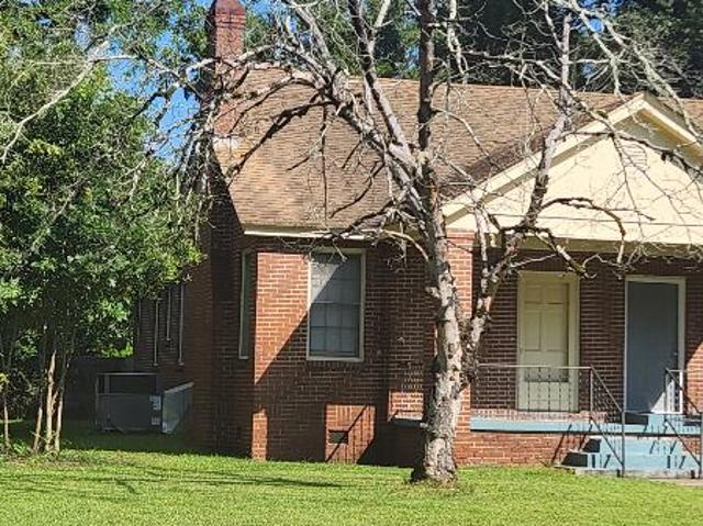 1 Bedroom with a shared bathroom
