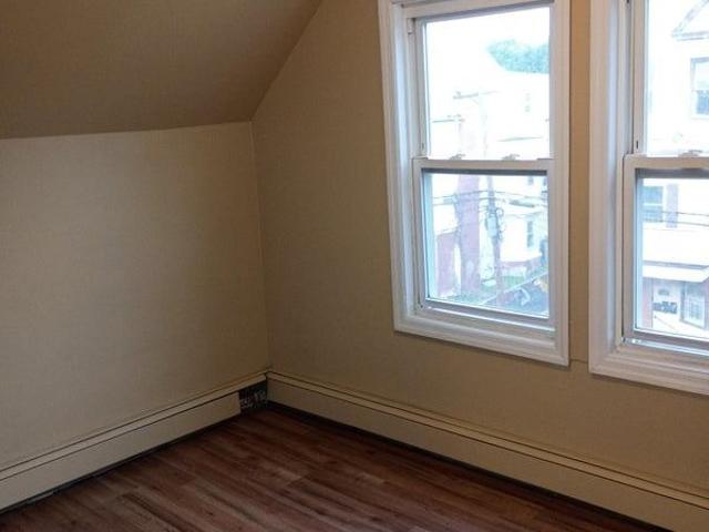 1 bedroom with kitchen, bathroom and living room