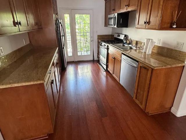 1 bedroom with parking and in unit laundry in LB