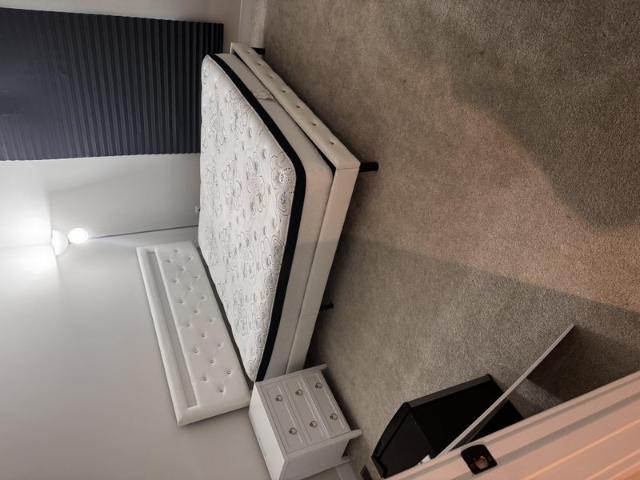 1 bedroom with private bathroom female tenant