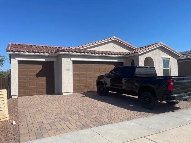 1 bedroom with private bathroom