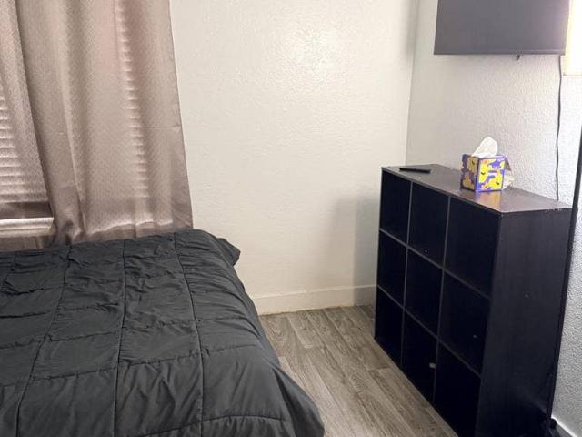 1 Bedroom With Private Bathroom
