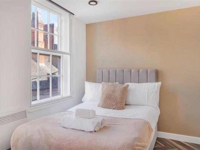 1 bedroom within a 6 bed student cluster apartment, all en suite rooms, bills included!
