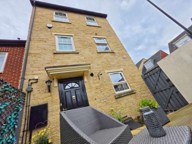 1 Bedroom Town House