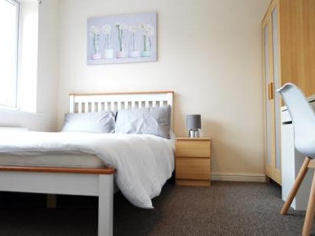 1 bedroom Town house To Let