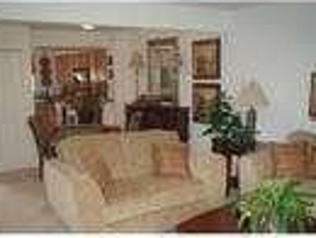 1 bedroom Townhouse Looking for a new home near Asheville. Parking Available!