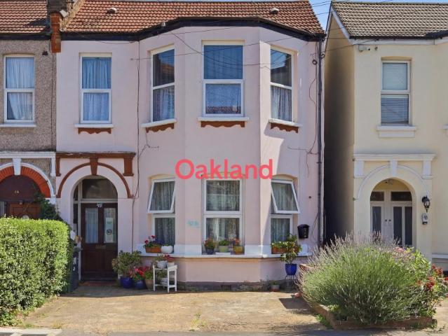1 Bedroom To Rent in 42b Balfour Road, Ilford, IG1