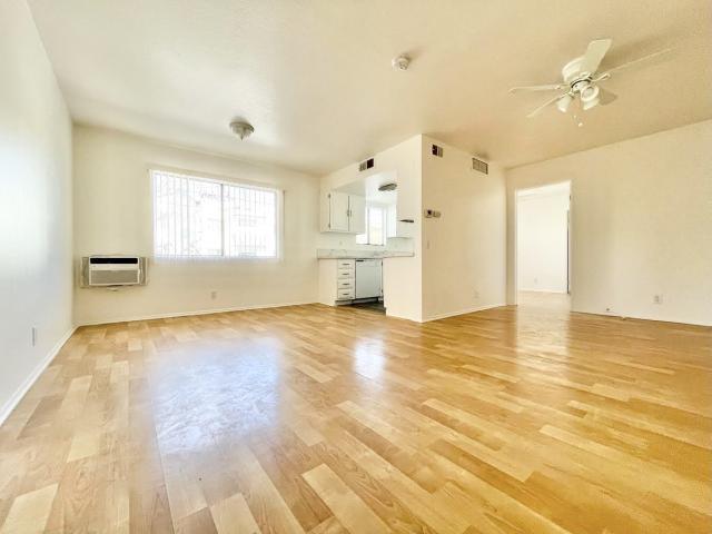 1 bedroom, Tarzana CA 91335 87353077