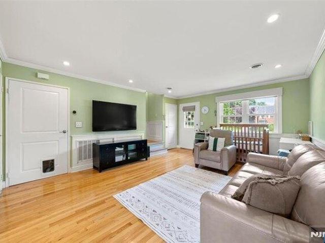 1 bedroom, Teaneck NJ 07666 105157545