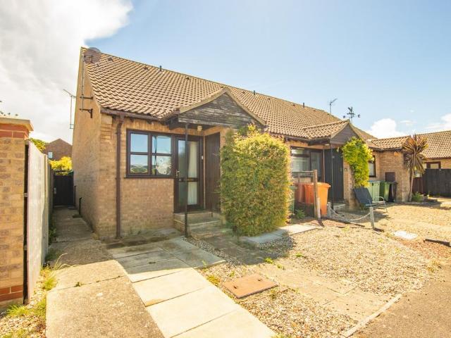 1 bedroom terraced bungalow for sale