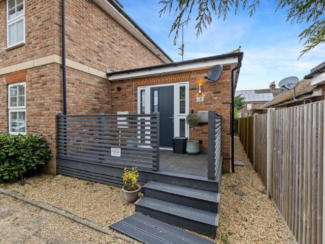 1 bedroom terraced bungalow to rent