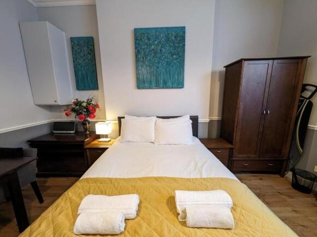 1 bedroom terraced house for rent in Castletown Road, London, W14
