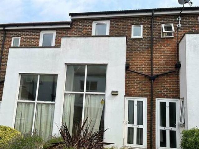 1 bedroom terraced house for rent in Adelaide Street Luton LU1
