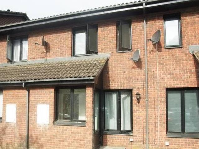 1 bedroom terraced house for rent in Aspen Close Staines Middlesex TW18 4SW TW18