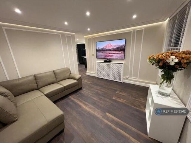 1 bedroom terraced house for rent in Bow Common Lane, London, E3