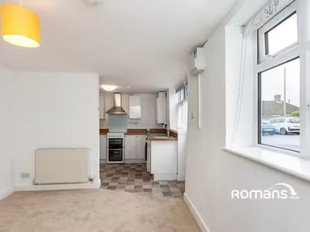 1 bedroom terraced house for rent in Bishops Road, Farnham, Su.