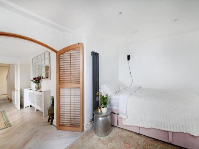 1 bedroom terraced house for rent in Ferndale Road, Clapham, SW4
