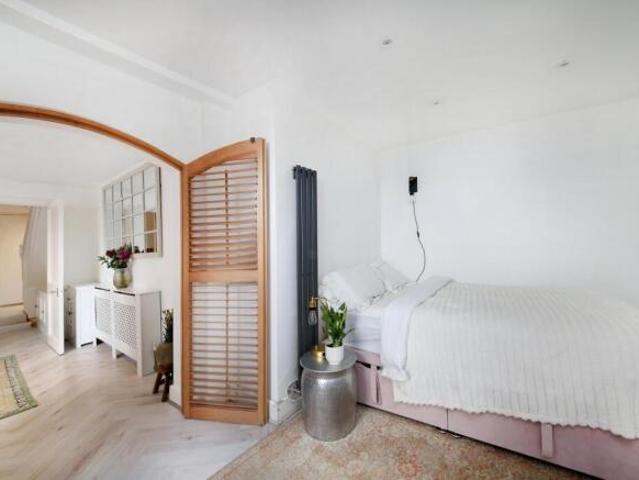 1 bedroom terraced house for rent in Ferndale Road, Clapham, SW4