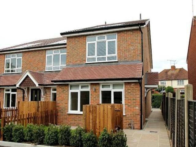1 bedroom terraced house for rent in Hazel Avenue Farnborough GU14