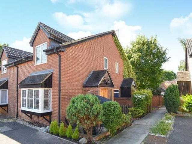 1 bedroom terraced house for rent in Littlebrook Avenue Slough SL2