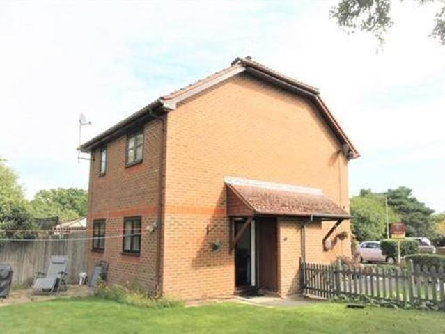 1 bedroom terraced house for rent in Lightwater GU18