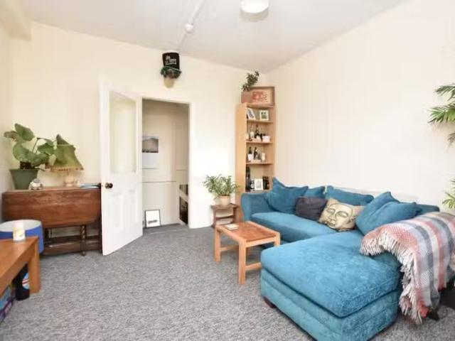 1 bedroom terraced house for rent in Montrose Avenue, Redland.